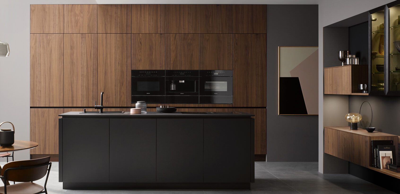 Dunkle Holzfronten: Eleganz und Wärme für Ihre Küche